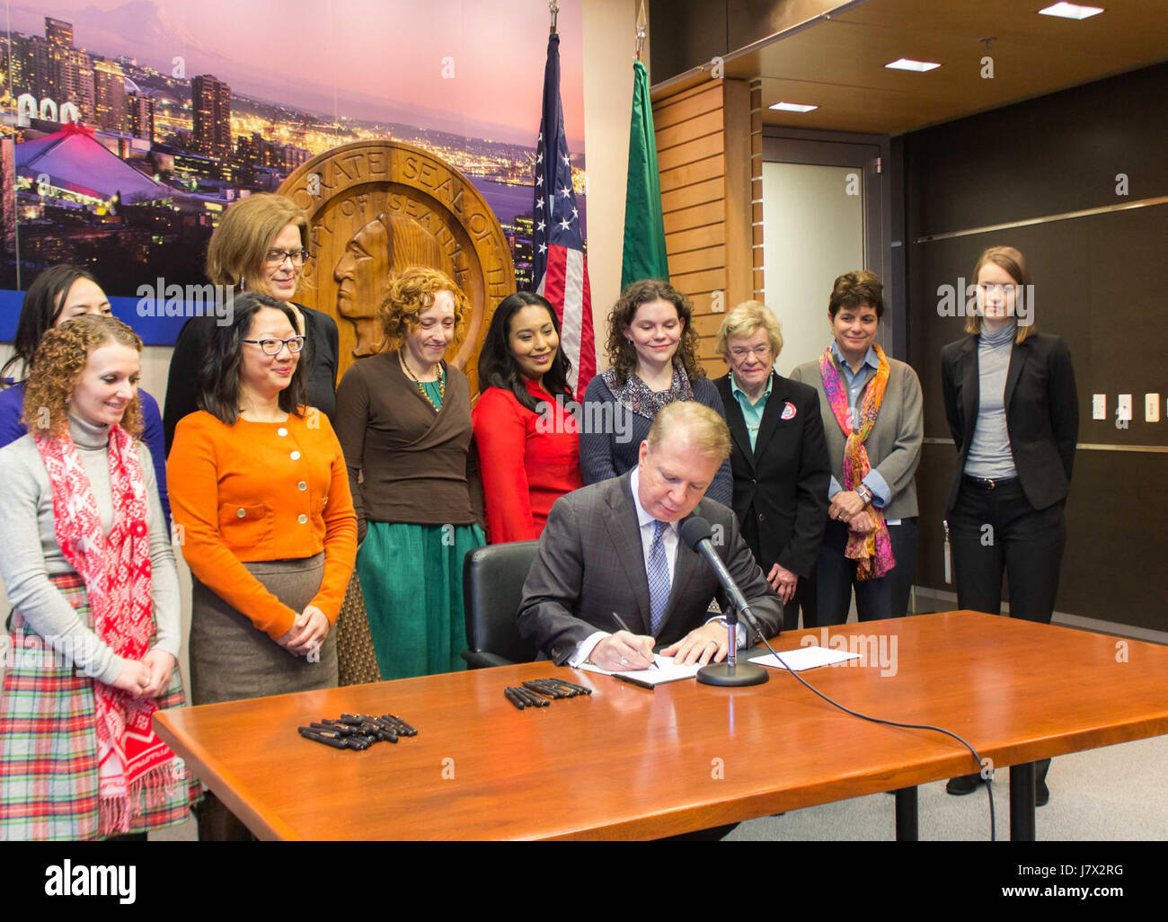 100 Talent Bill Signing (24342373555 Stock Photo - Alamy