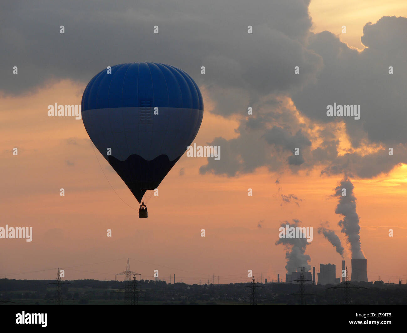 power station generation of electricity balloon hot air balloon up wind ...