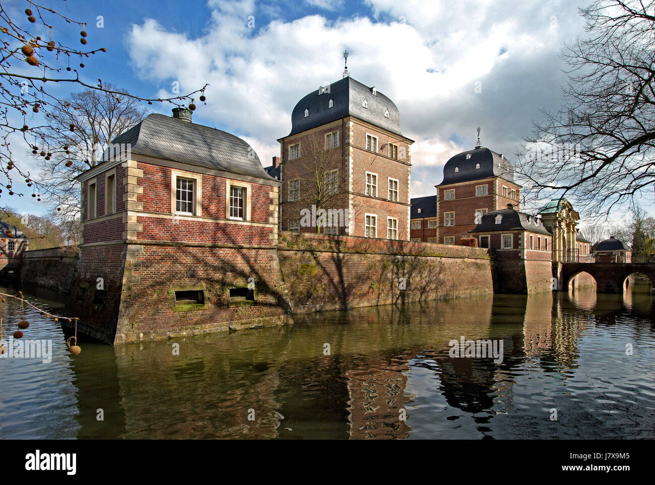 mirroring ditch castle-moat chateau castle ahaus schlo residenzschlo ...
