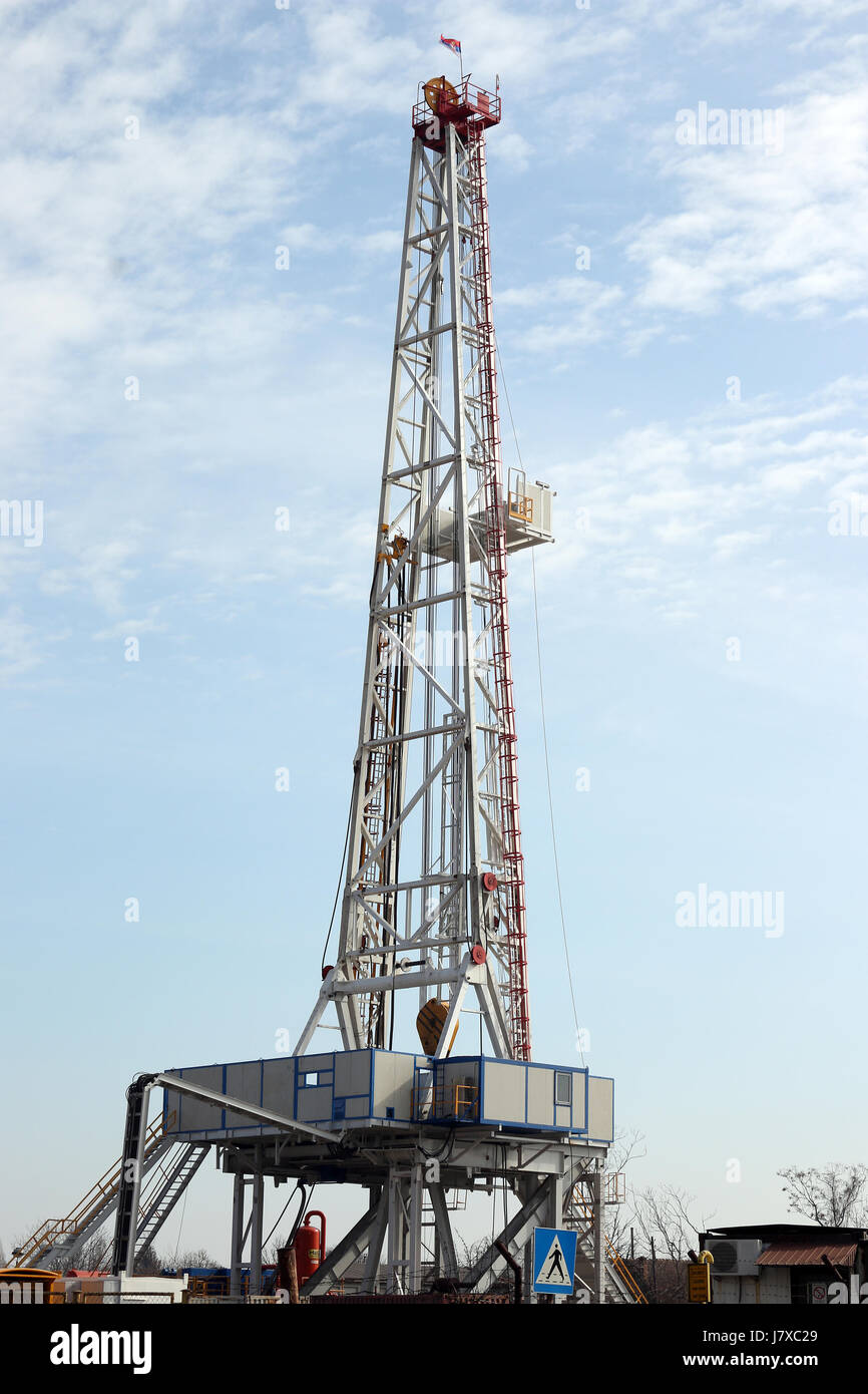 land oil drilling rig and equipment Stock Photo - Alamy