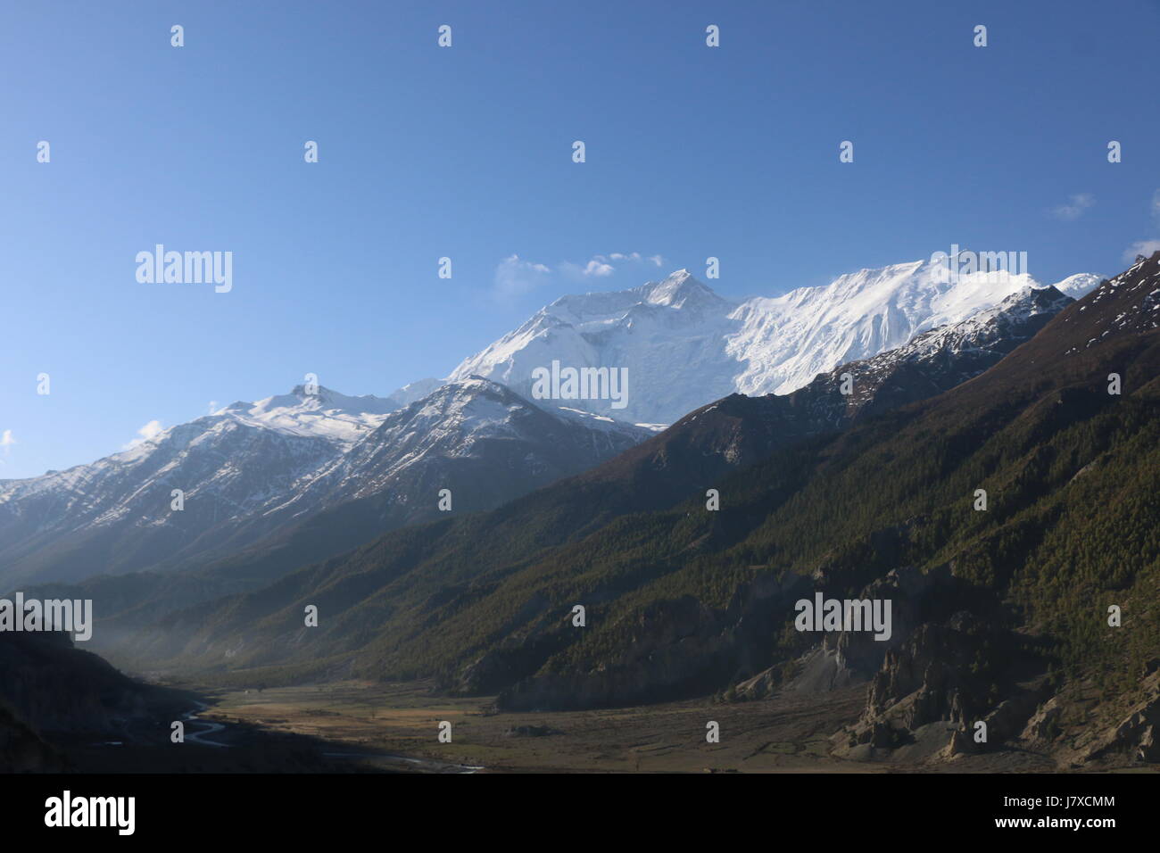 Manang trakking hi-res stock photography and images - Alamy