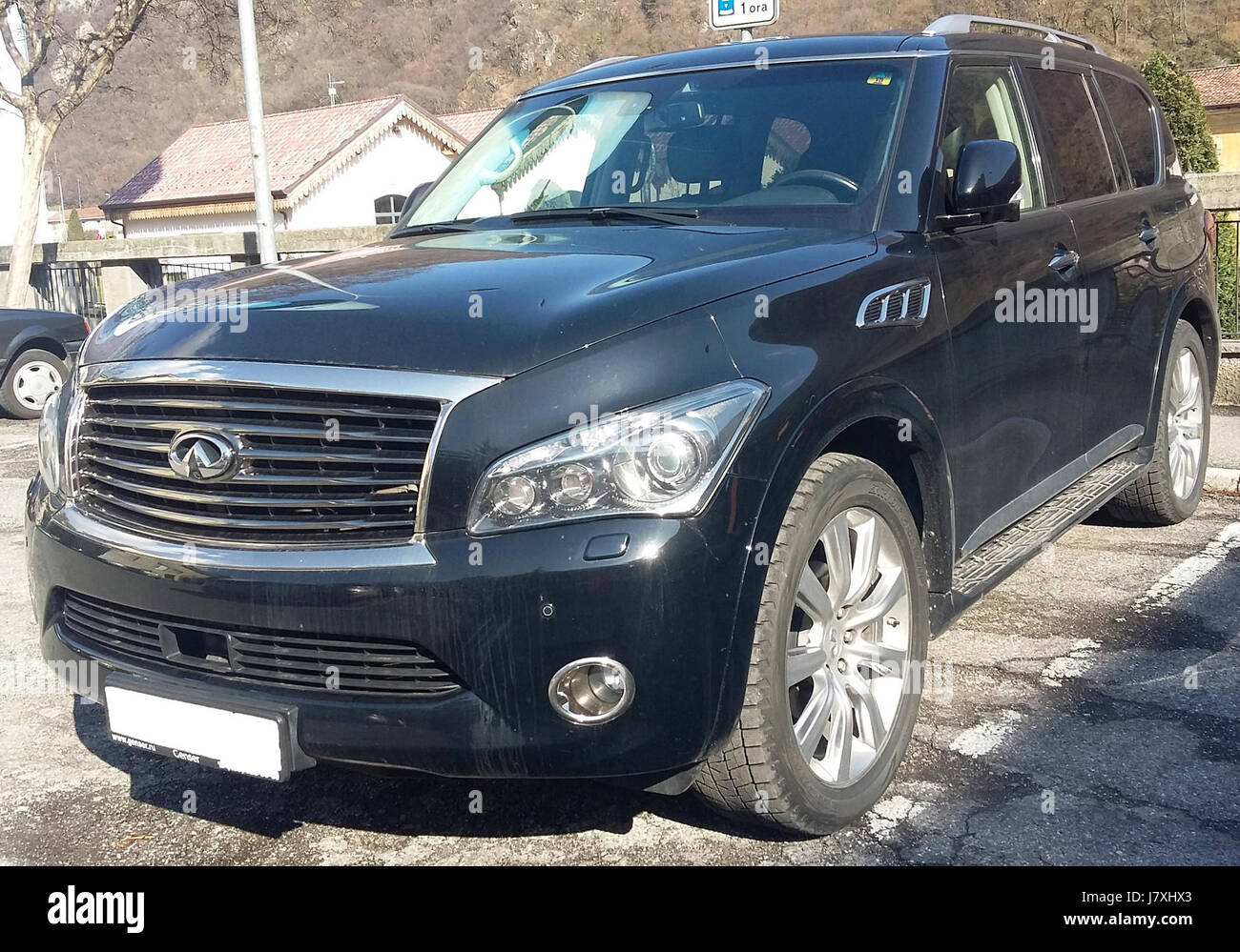 The 2010 Infiniti QX56 is a luxury full-size SUV featuring a powerful ...