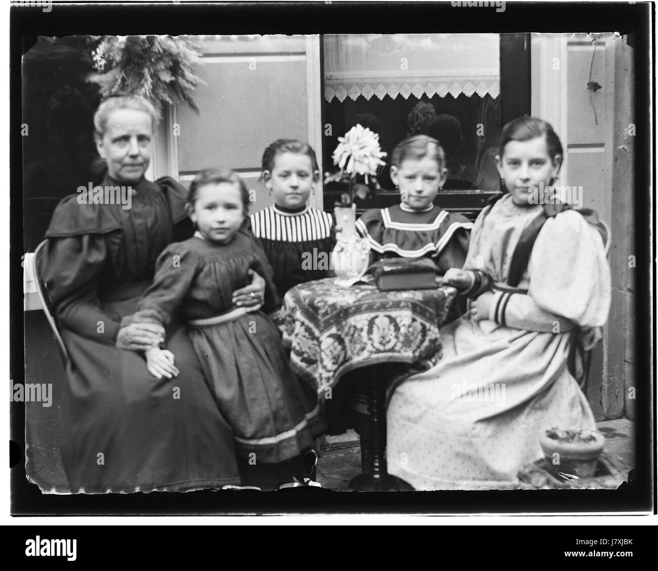Alida Wolff met haar 4 kinderen (max res Stock Photo - Alamy
