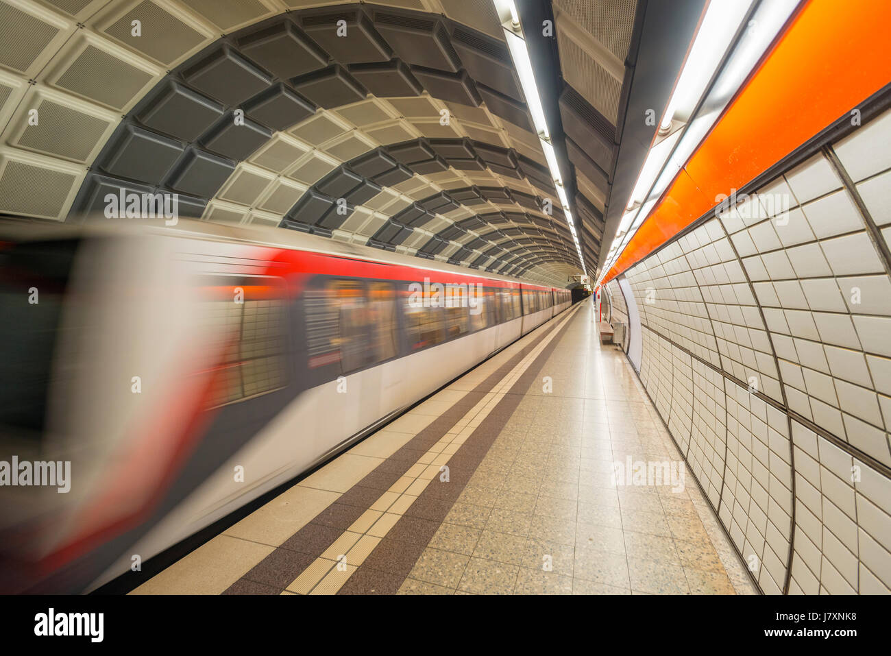 U bahn bahnsteig hi-res stock photography and images - Alamy