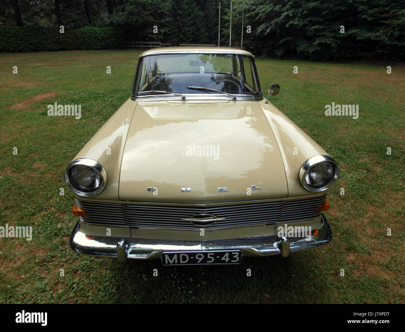 R2 hi-res stock photography and images - Alamy