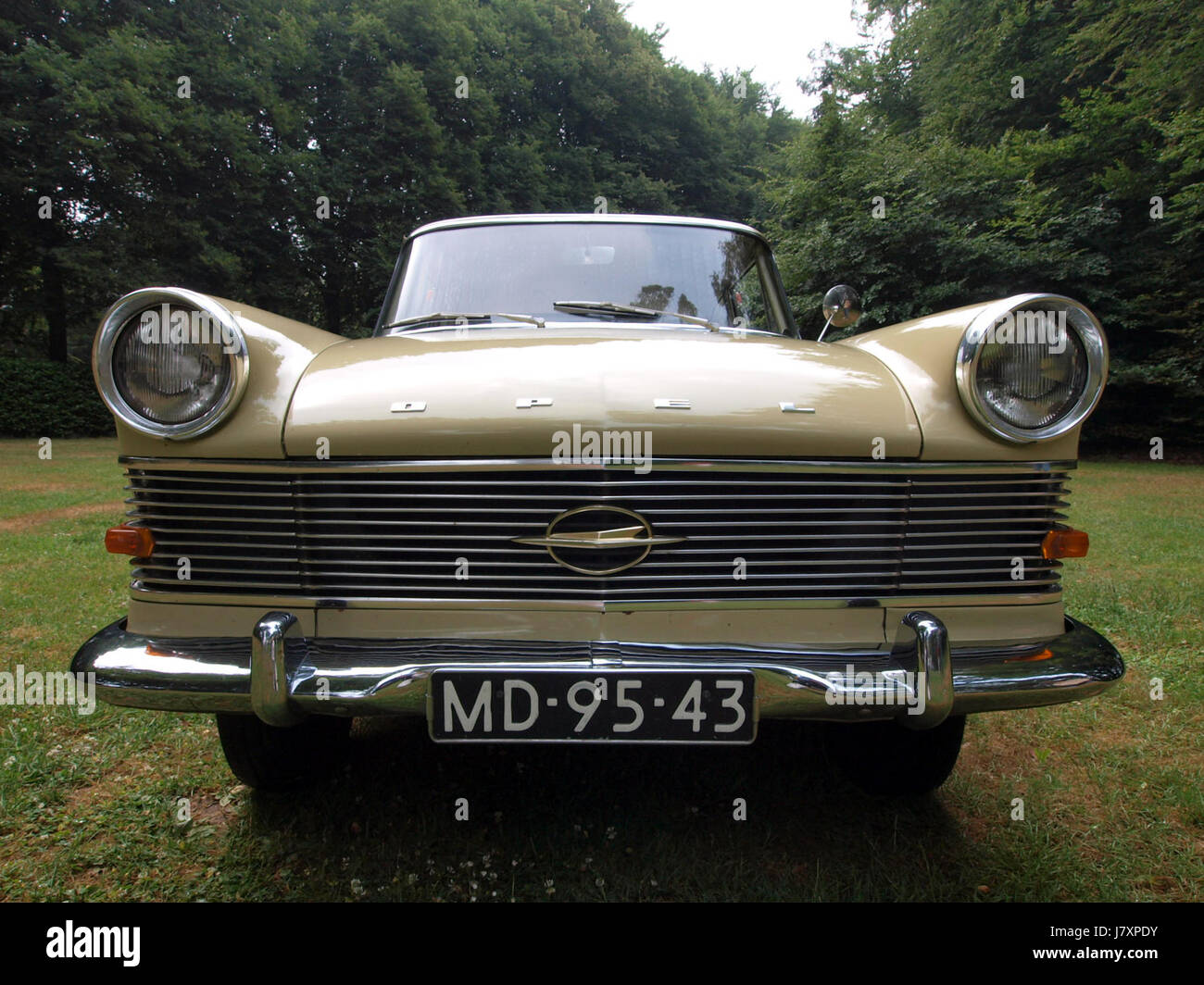 R2 hi-res stock photography and images - Alamy