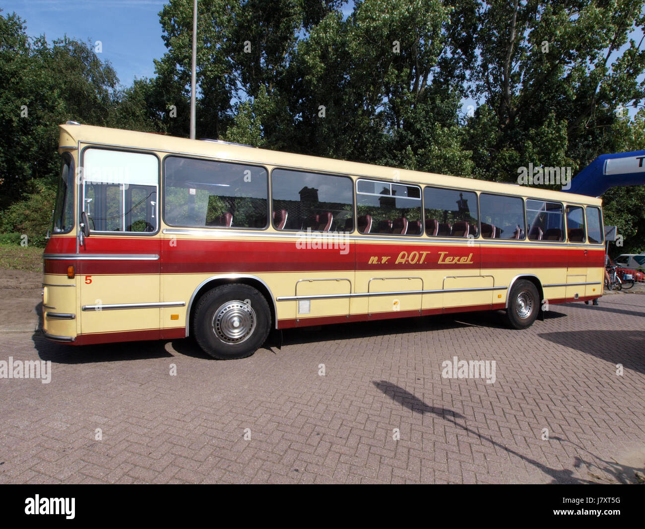 The 1967 DAF MB200 D0605 is a classic Dutch bus model known for its ...