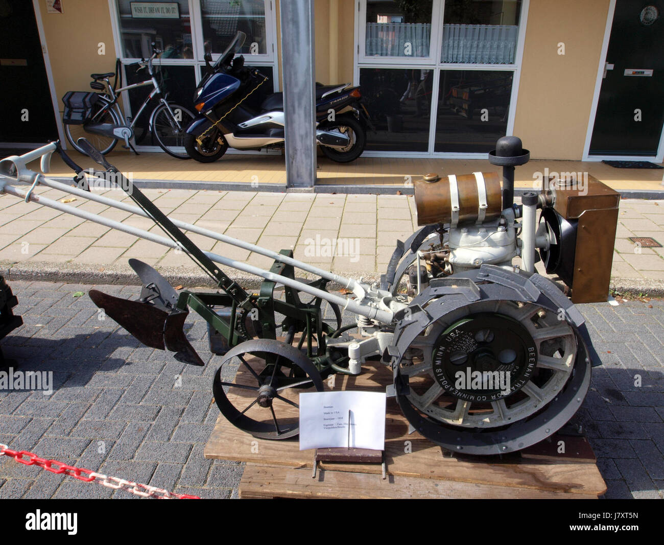 Beeman hi-res stock photography and images - Alamy