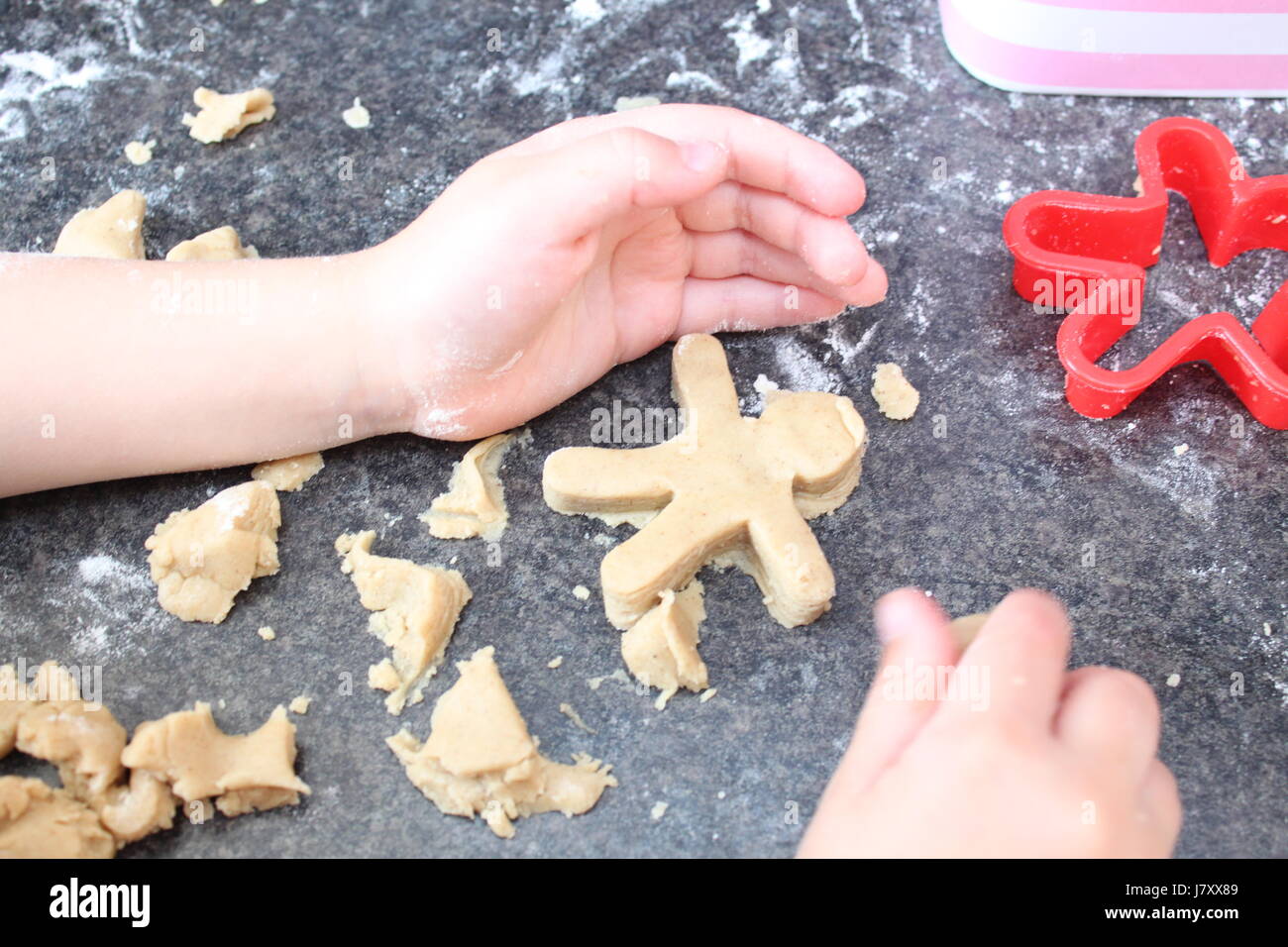 Shapes with hands hi-res stock photography and images - Alamy