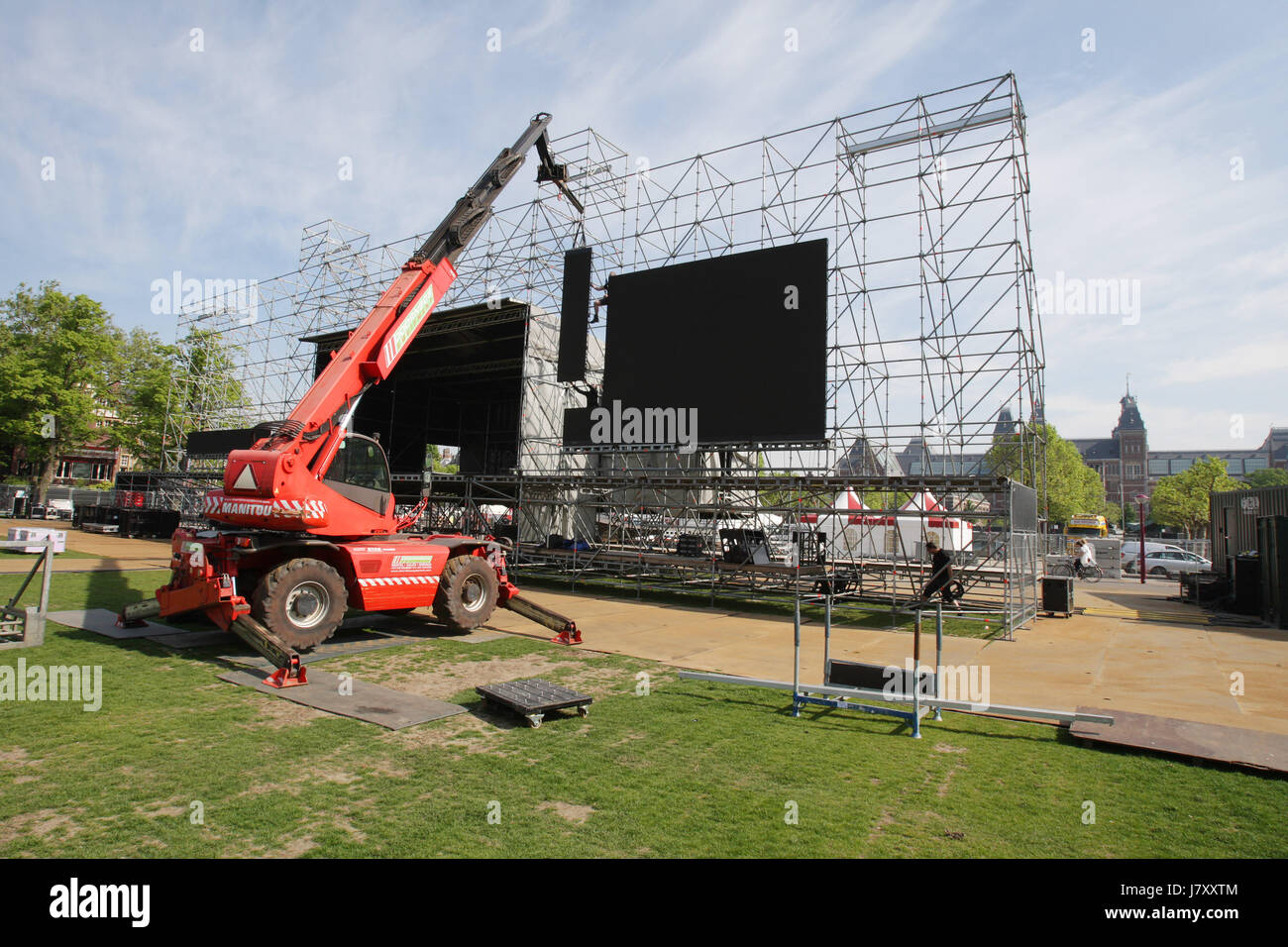 People work in the assembly of the structure of the giant screen for ...