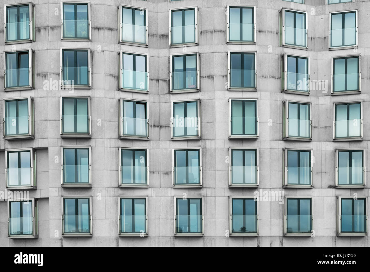 Exterior curved modern windows hi-res stock photography and images - Alamy