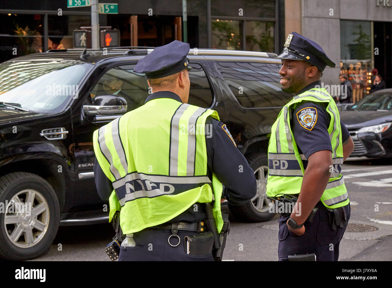 American new york policemen hi-res stock photography and images - Alamy