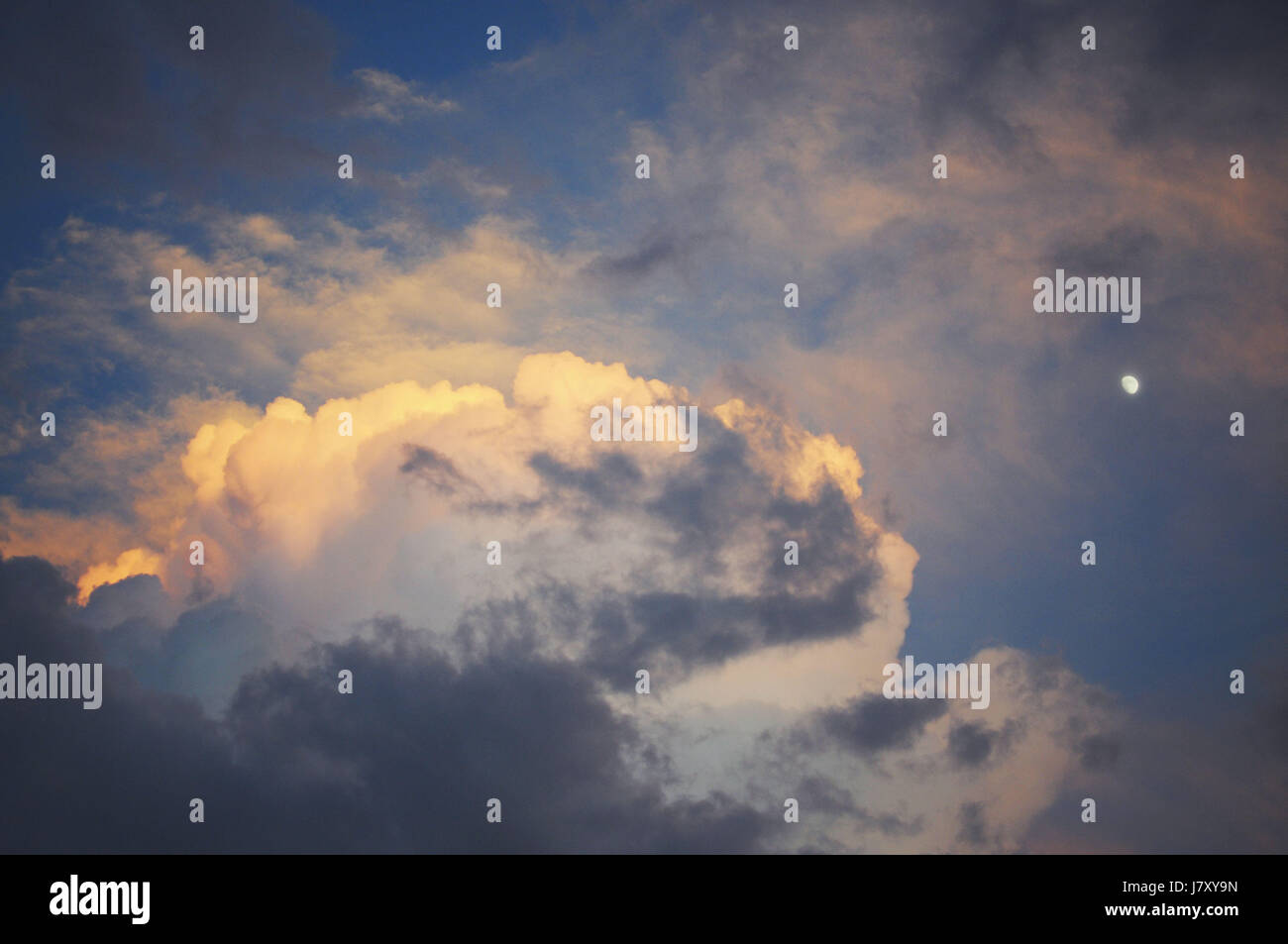 Gorgeous moonrise hi-res stock photography and images - Alamy