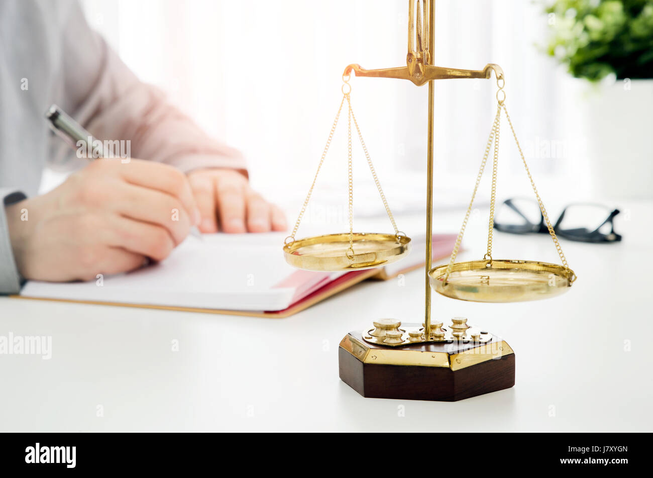 Scales of justice hi-res stock photography and images - Alamy