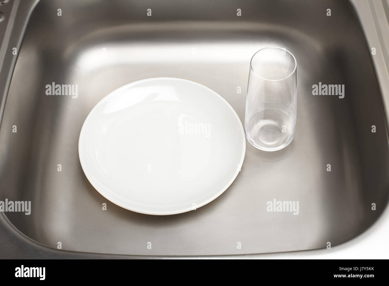 Clean kitchen sink hi-res stock photography and images - Alamy