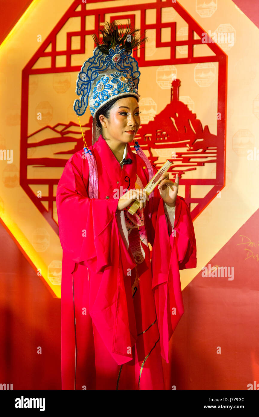 Wenzhou, Zhejiang, China. Opera Singer Performing Stock Photo - Alamy