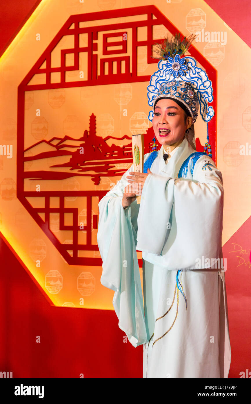 Wenzhou, Zhejiang, China. Opera Singer Performing Stock Photo - Alamy