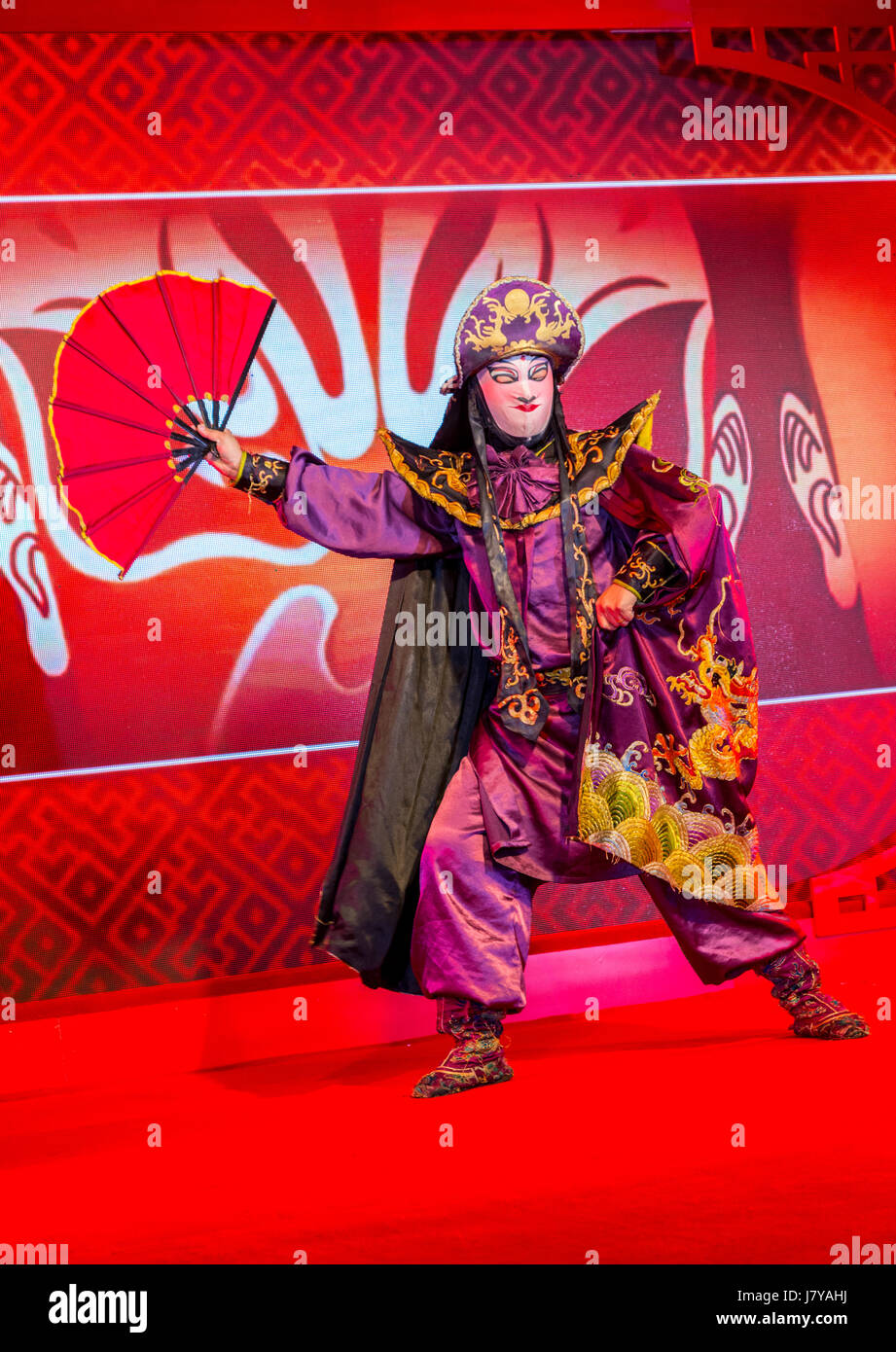 Chinese face changing hi-res stock photography and images - Alamy