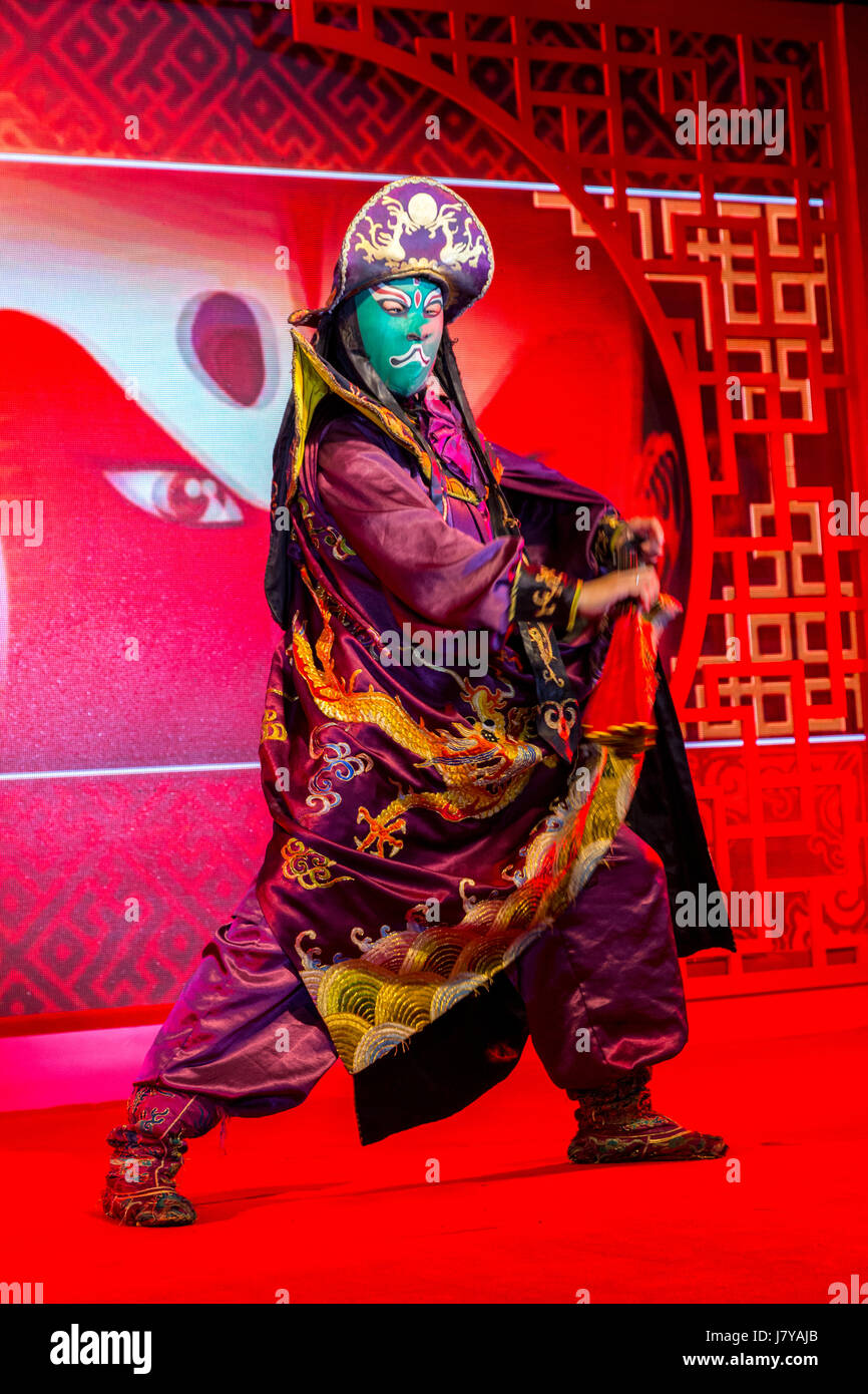 Chinese performer performance hi-res stock photography and images - Alamy