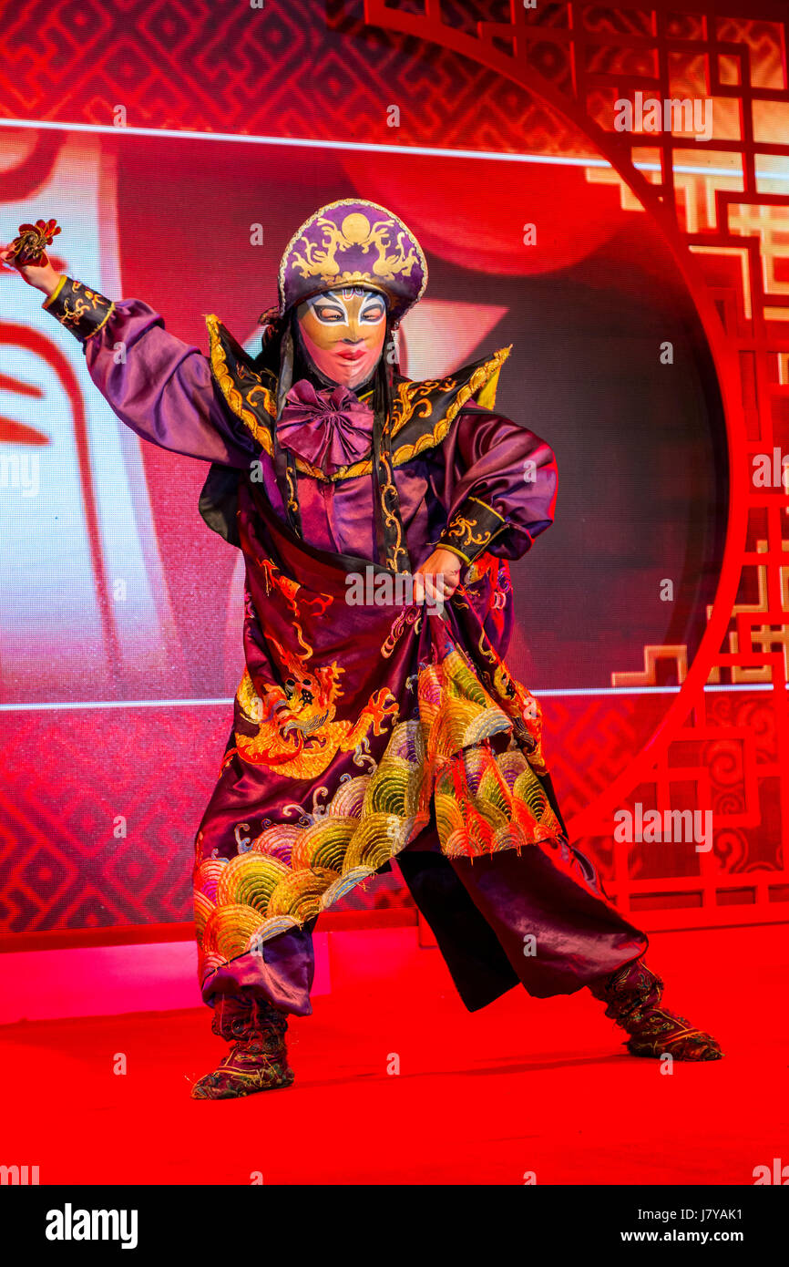 Chinese face hi-res stock photography and images - Alamy