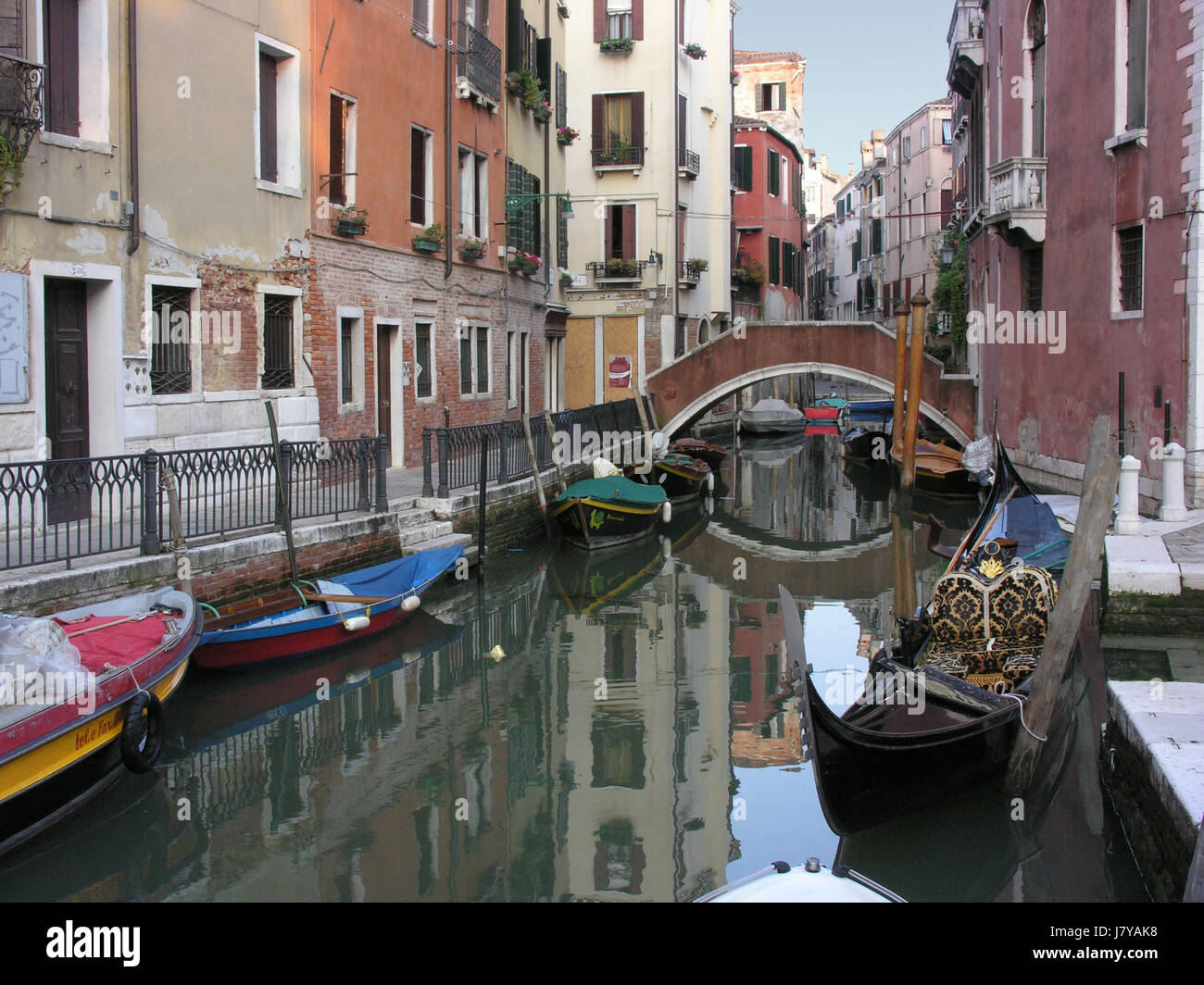 bridge venice channel gondola rowing boat sailing boat sailboat boat ...