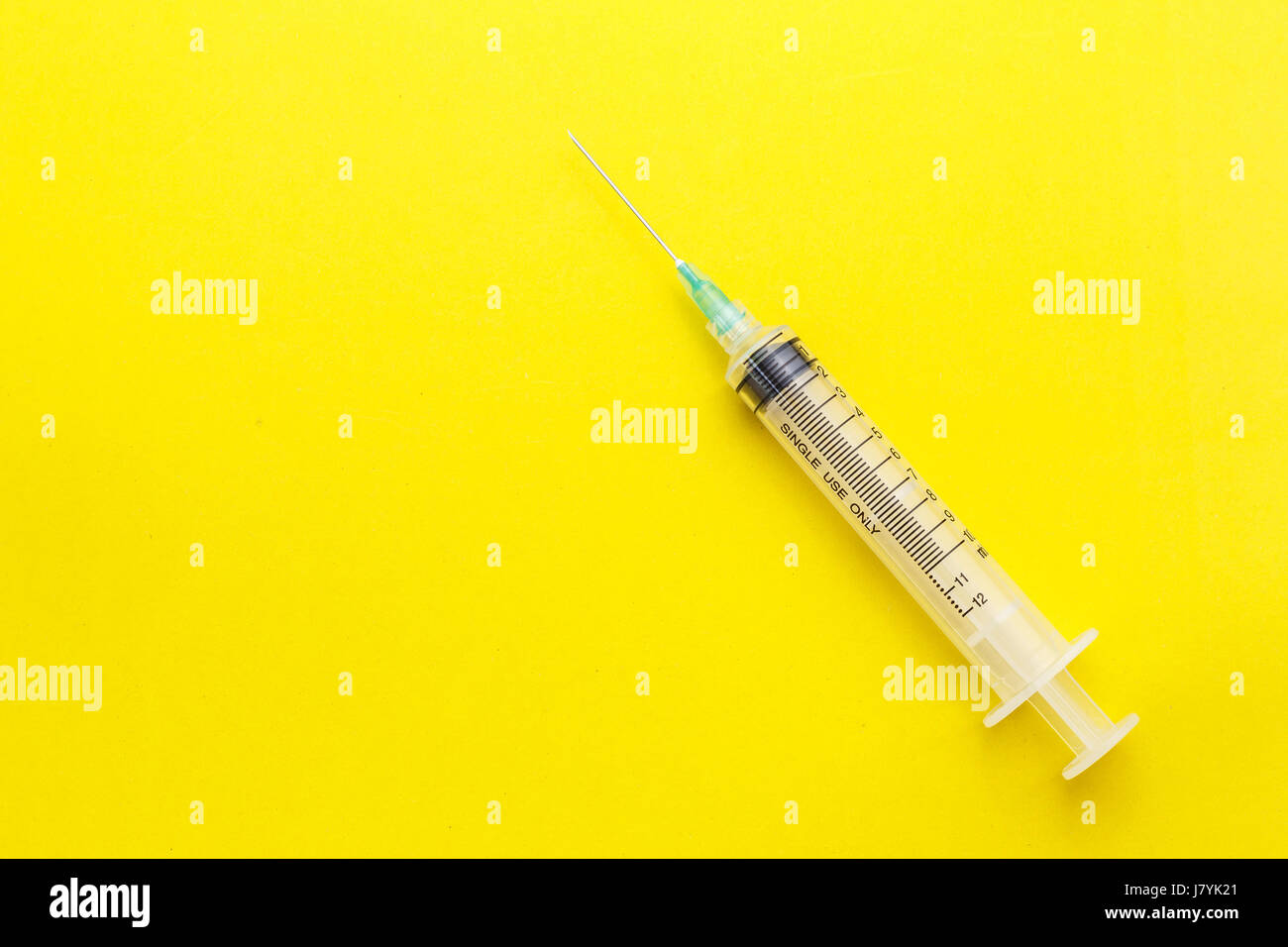Top view empty clear syringe with needle on yellow background Stock ...