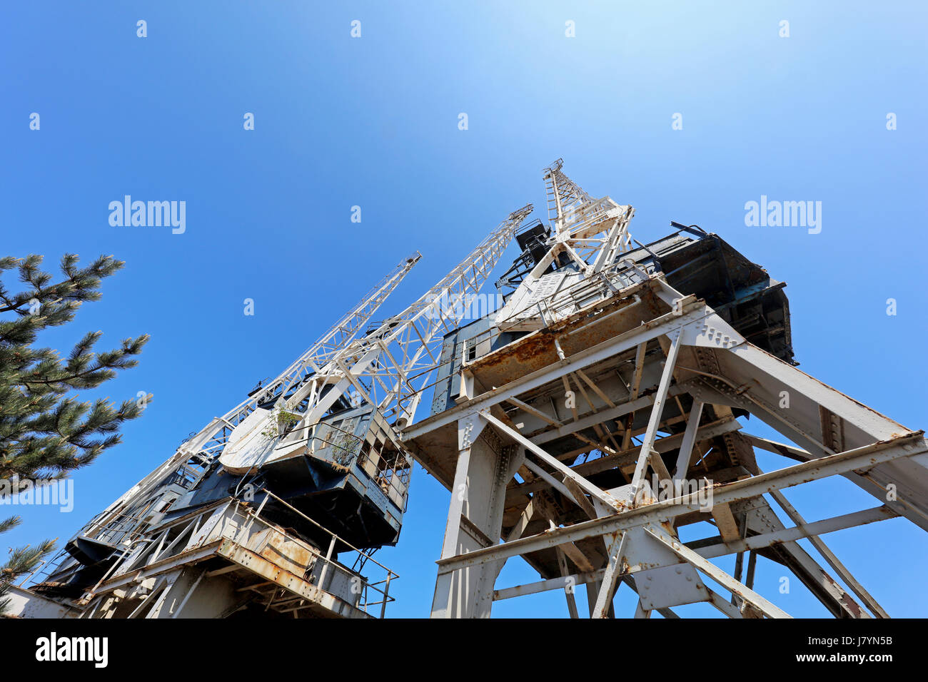 Dockside cranes hi-res stock photography and images - Alamy