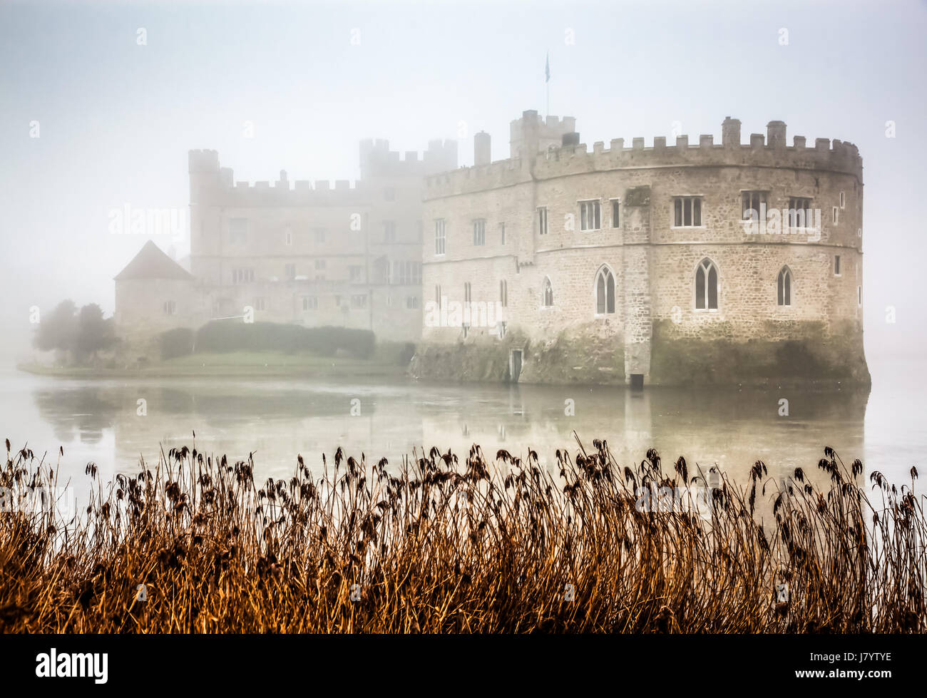 foggy autumn day at Leeds castle and moat Stock Photo - Alamy