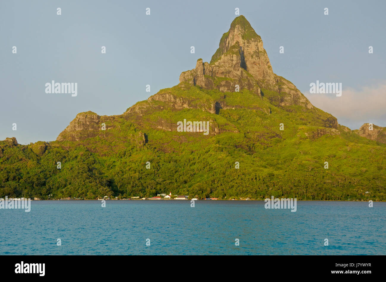mount otemanu bora bora Stock Photo - Alamy