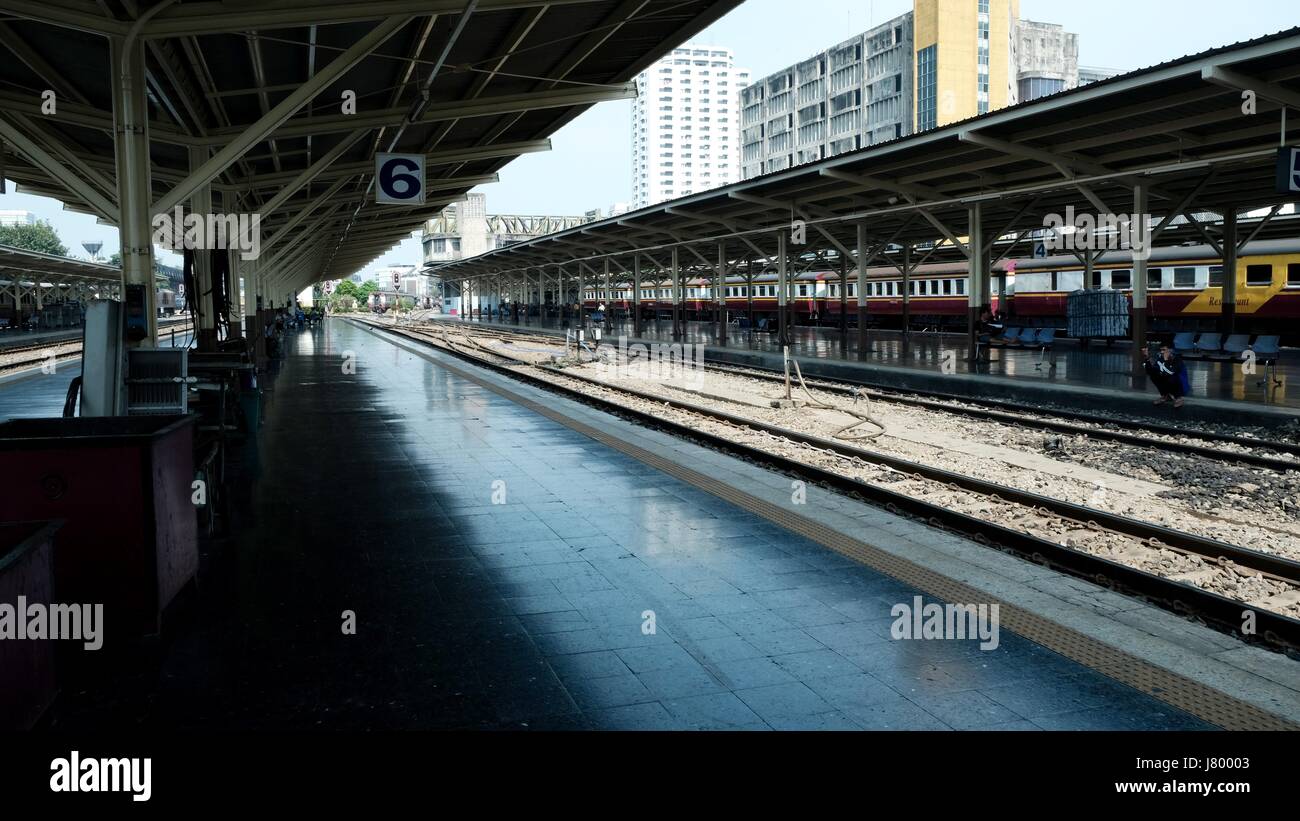 Platform hua lamphong station hi-res stock photography and images - Alamy