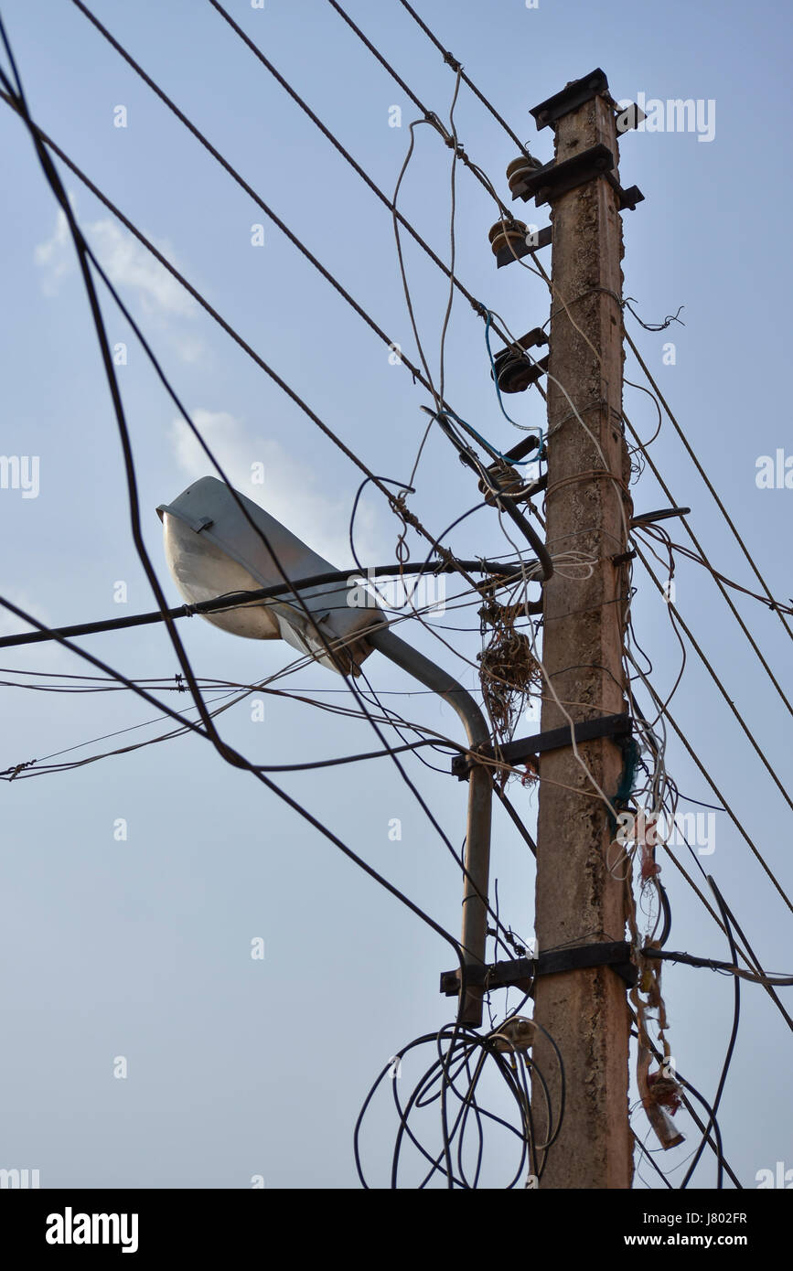 street light mess with wires Stock Photo - Alamy