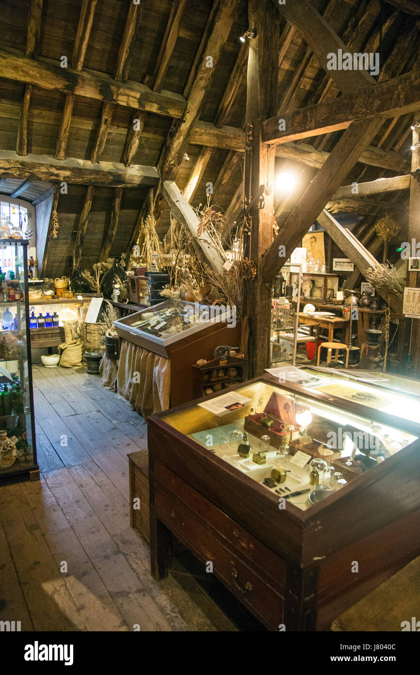 Apothecary shop hi-res stock photography and images - Alamy