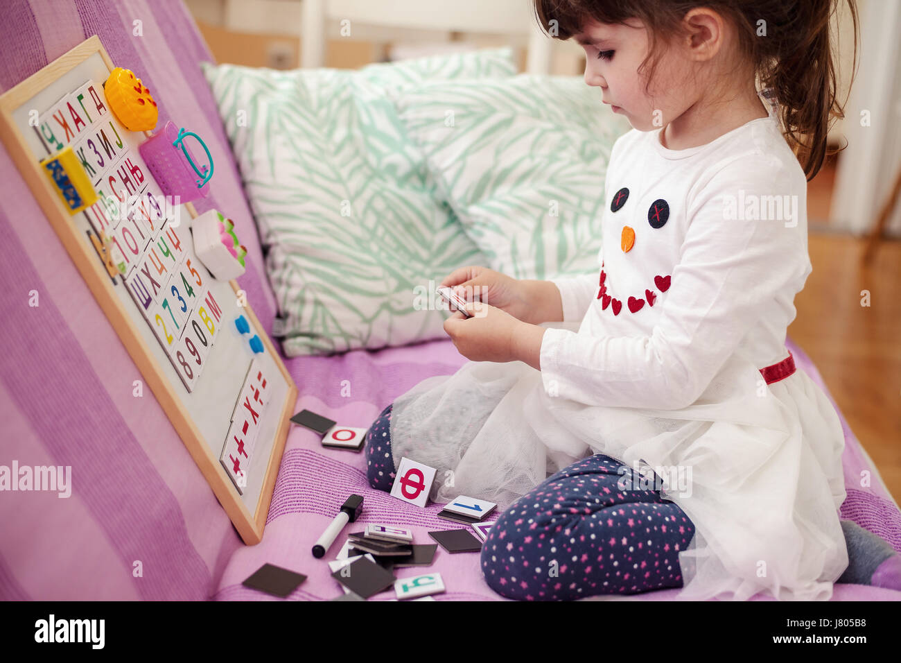 Girl reading letters hi-res stock photography and images - Alamy