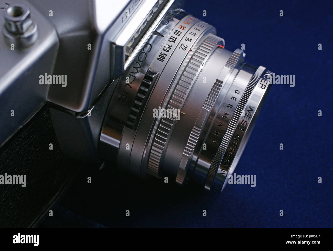 old camera with lens - old camera with lens Stock Photo - Alamy