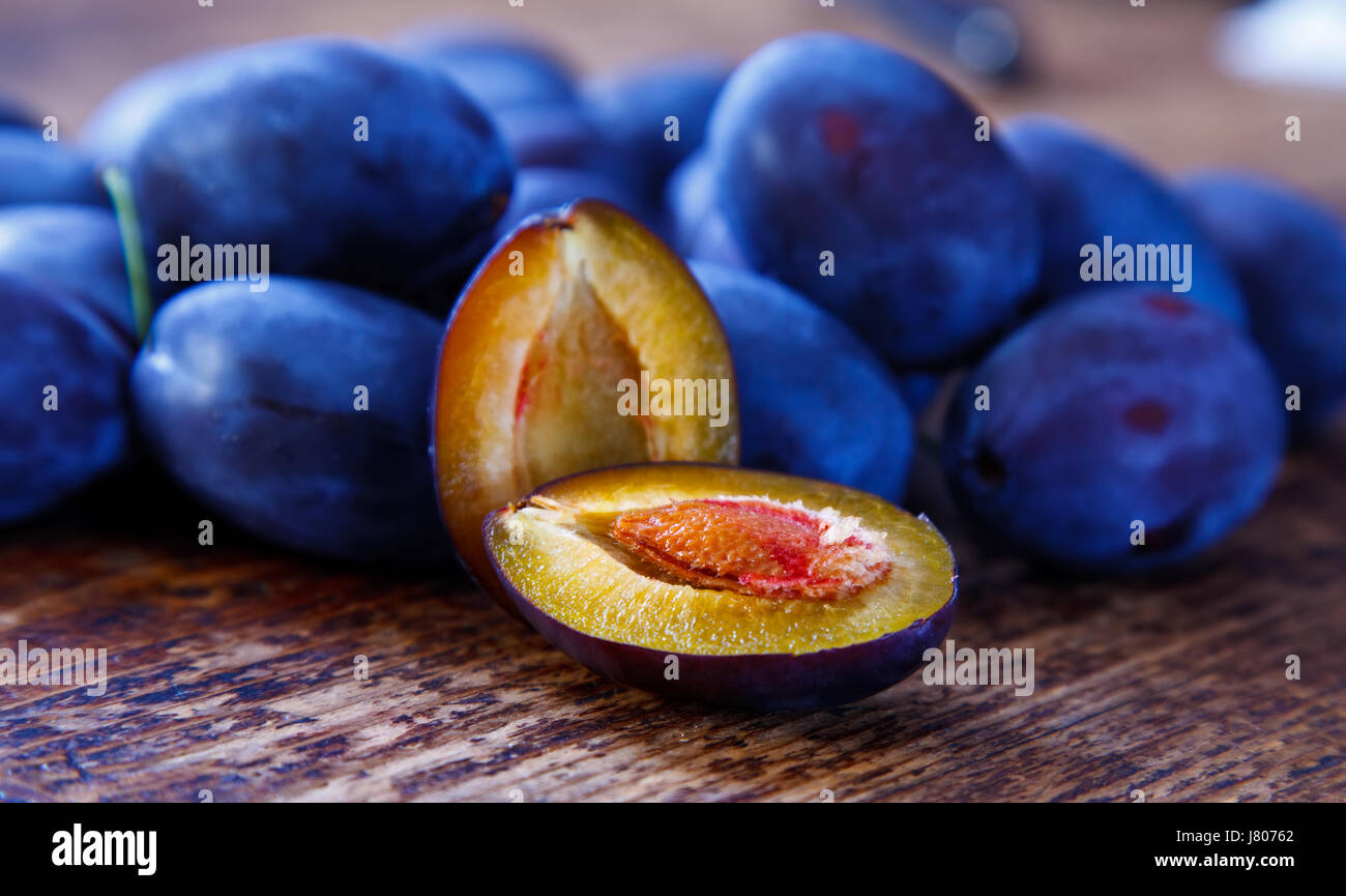 blue colour summer summerly fruit plum color prune eating eat eats blue ...