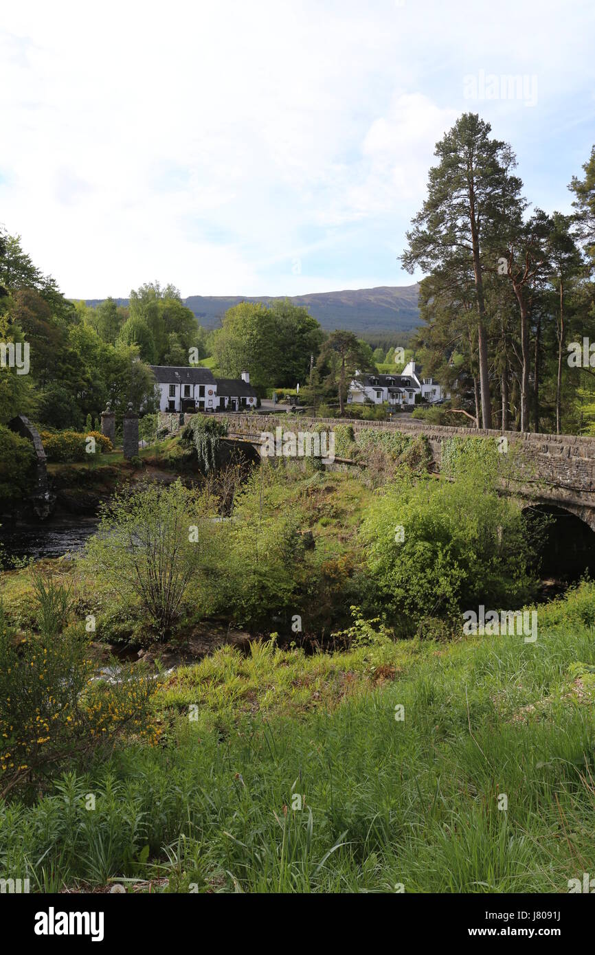 River dochart bridge hi-res stock photography and images - Alamy