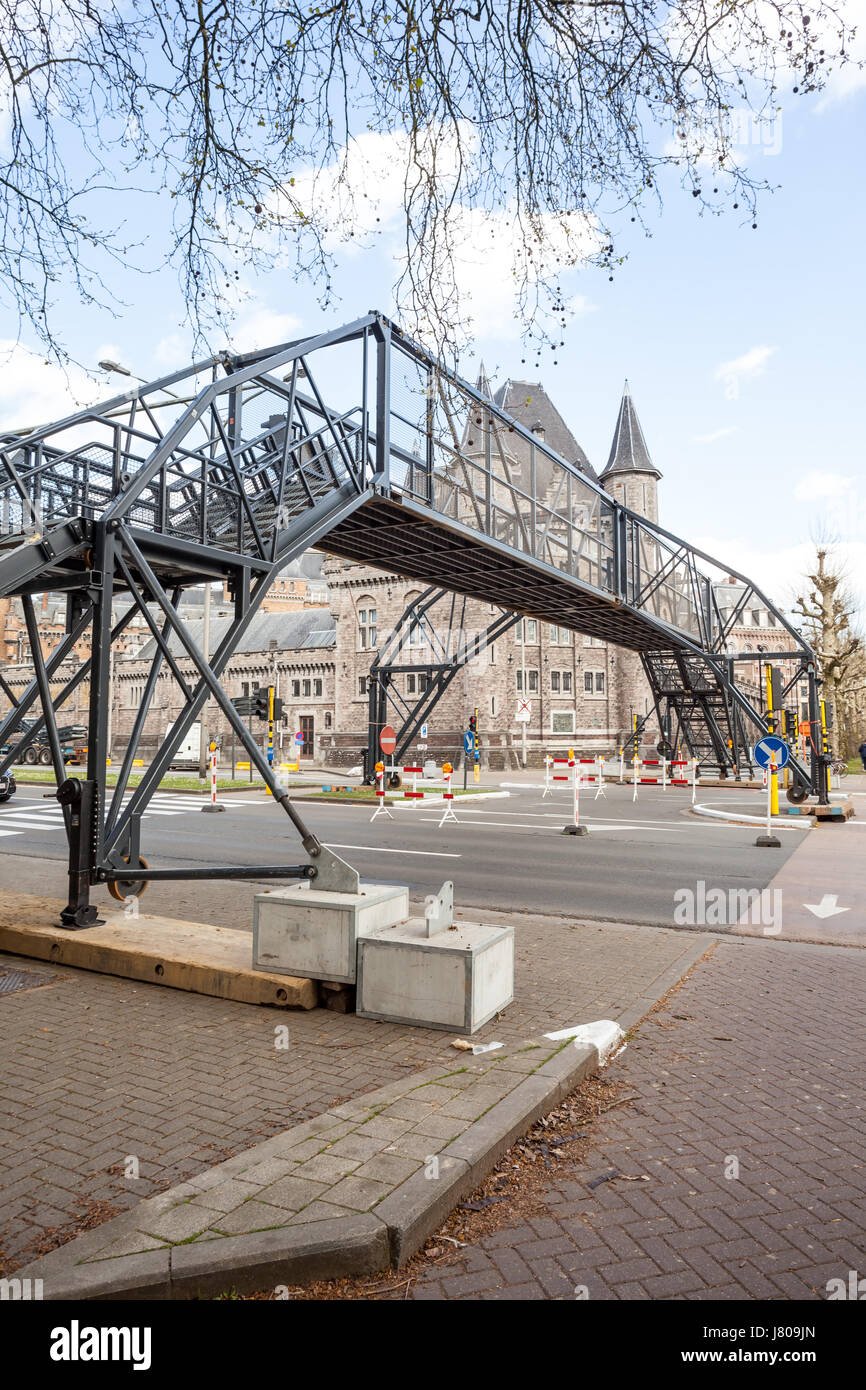 Temporary bridge scaffolding hi-res stock photography and images - Alamy