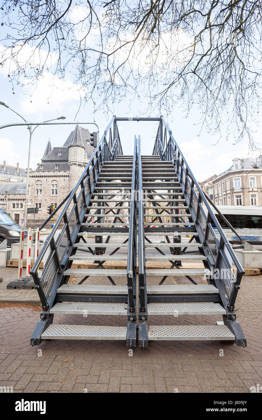 Temporary bridge scaffolding hi-res stock photography and images - Alamy