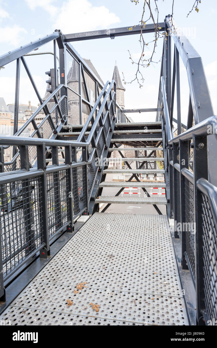 Temporary bridge scaffolding hi-res stock photography and images - Alamy