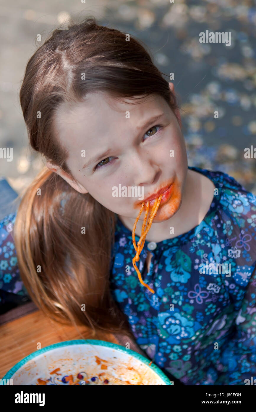 girl eating spaghetti Stock Photo - Alamy