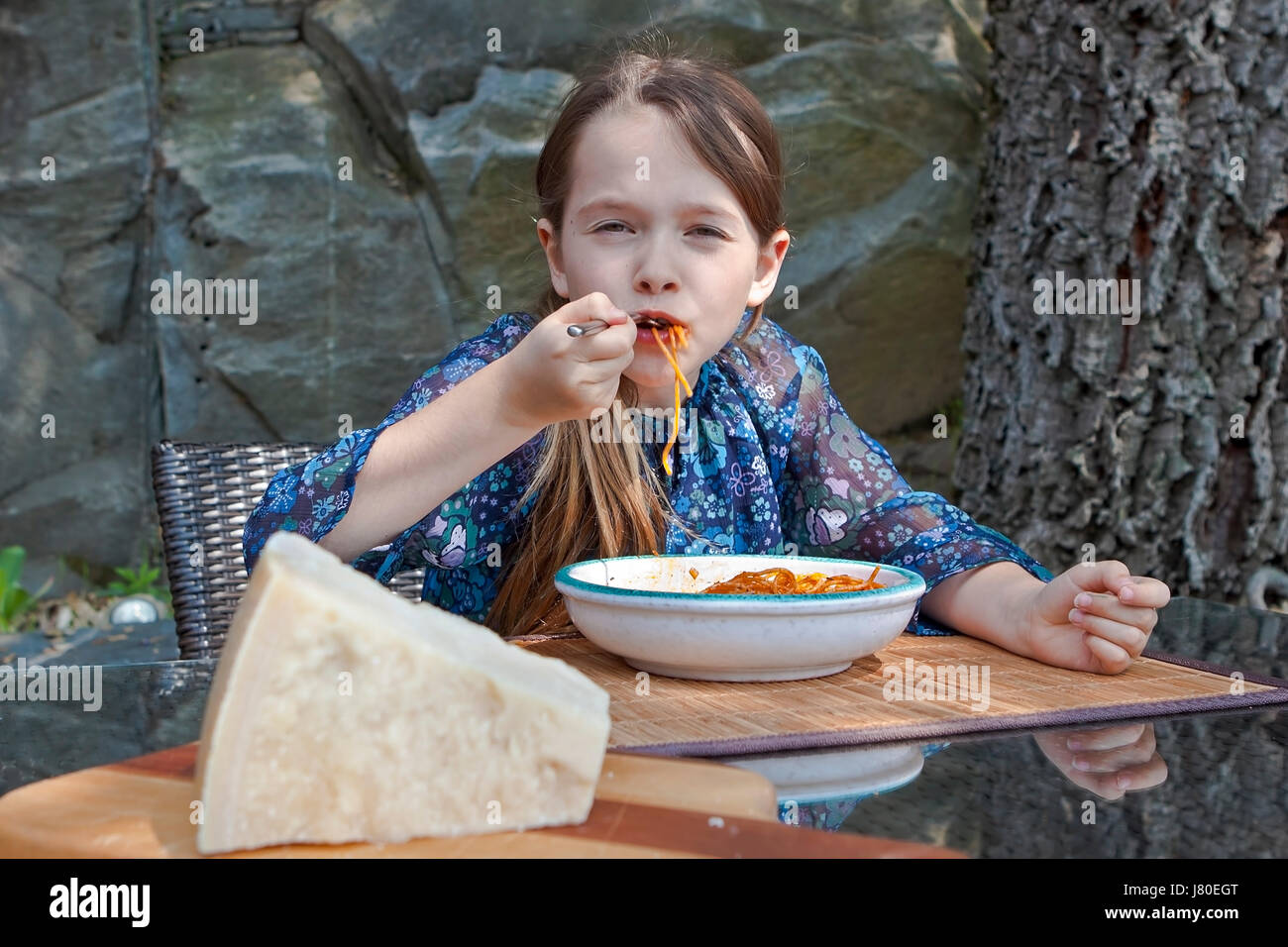 girl eating spaghetti Stock Photo - Alamy