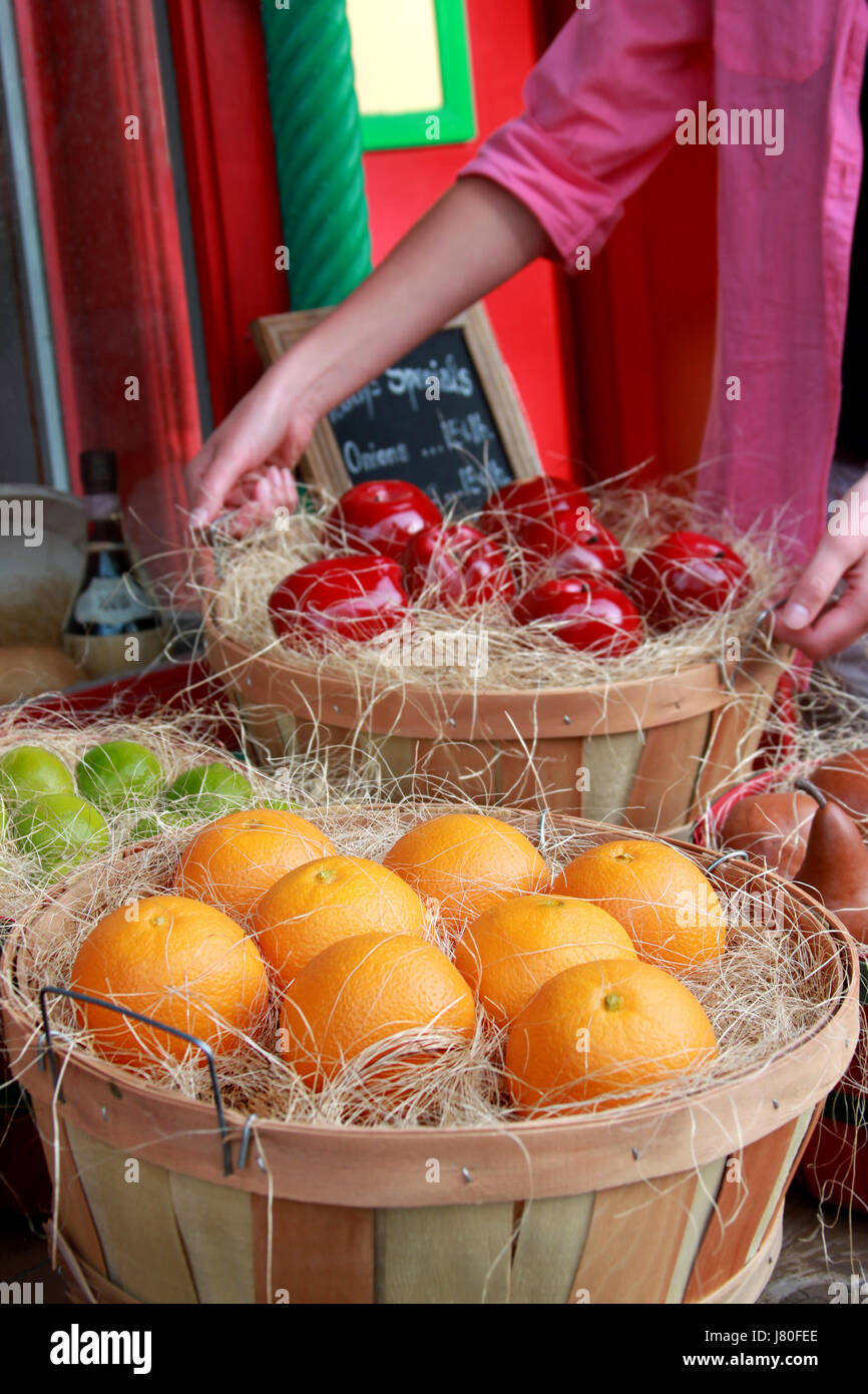 food aliment hand hands vitamins vitamines sweet wood hunger progenies ...