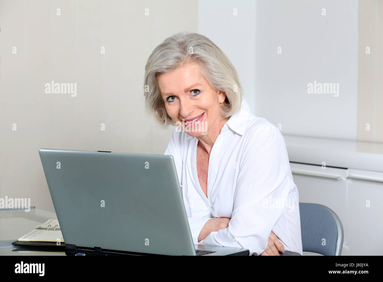 office laptop notebook computers computer laugh laughs laughing twit ...