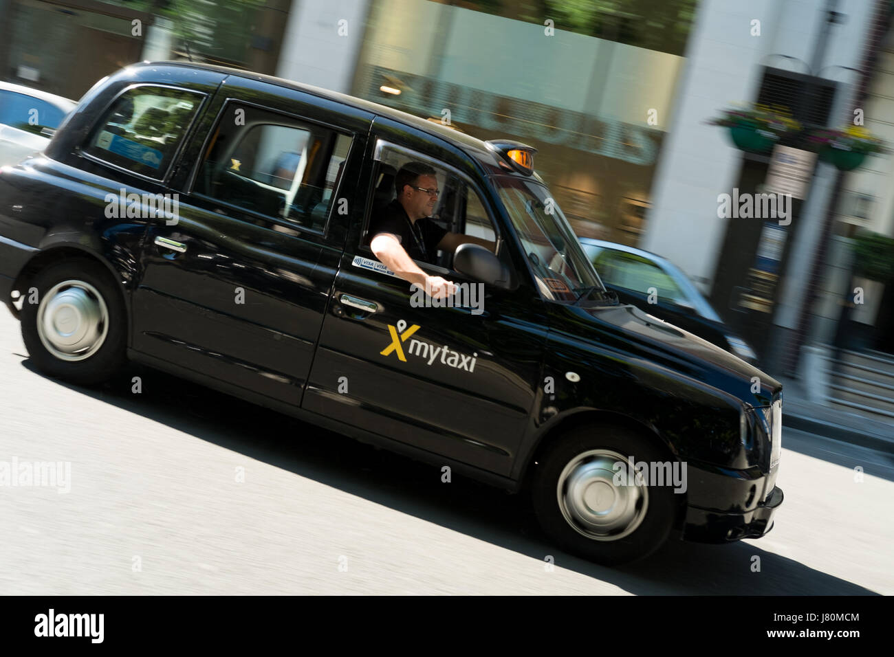 London Black cab Stock Photo - Alamy