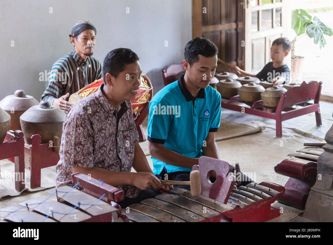 Indonesian instruments hi-res stock photography and images - Alamy