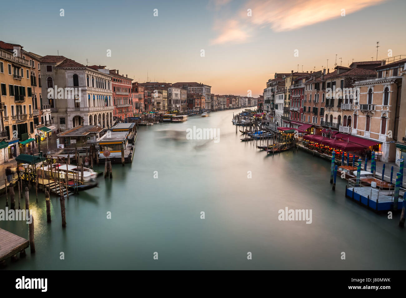 On the famous rialto bridge hi-res stock photography and images - Alamy