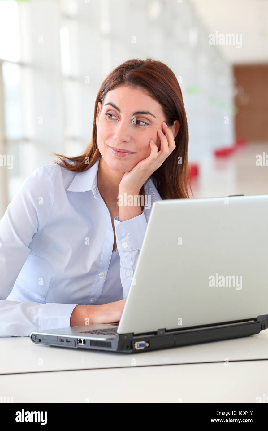 woman office laptop notebook computers computer beautiful beauteously ...