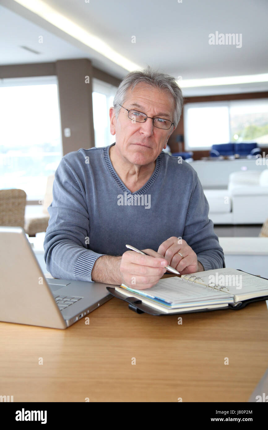 laptop notebook computers computer write wrote writing writes desk ...