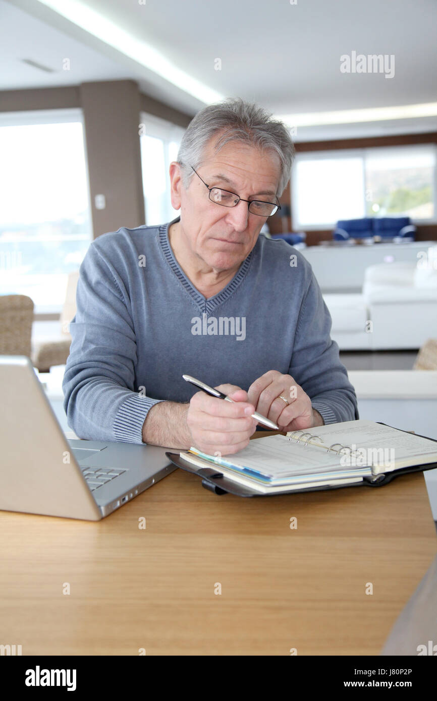 laptop notebook computers computer write wrote writing writes desk ...