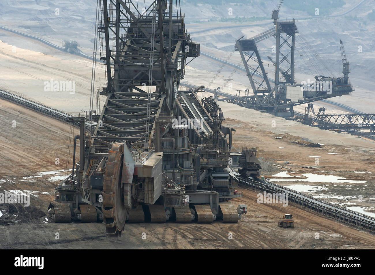 dredger coal surface mining raw material lignite carbon dioxide economy ...